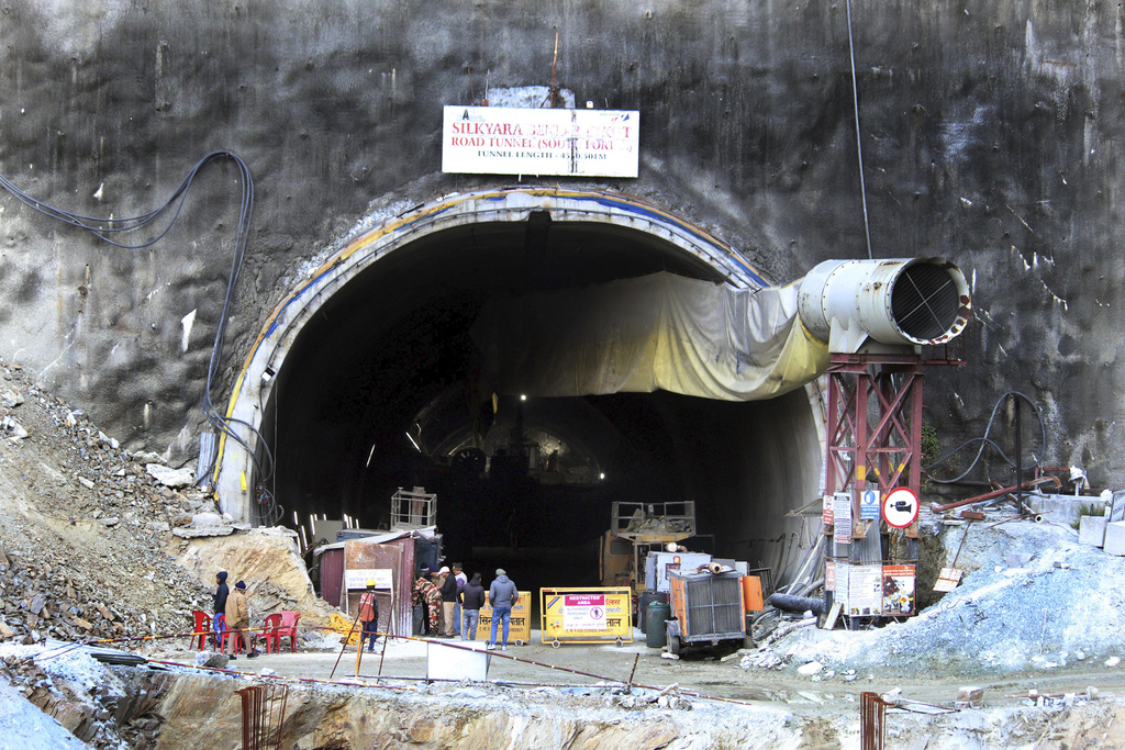 8:15 a.m.: New drill bores deeper into tunnel rubble in India to create ...